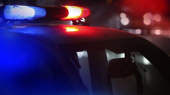 Police: Smoke shop owner scares off burglars in Fort Lauderdale