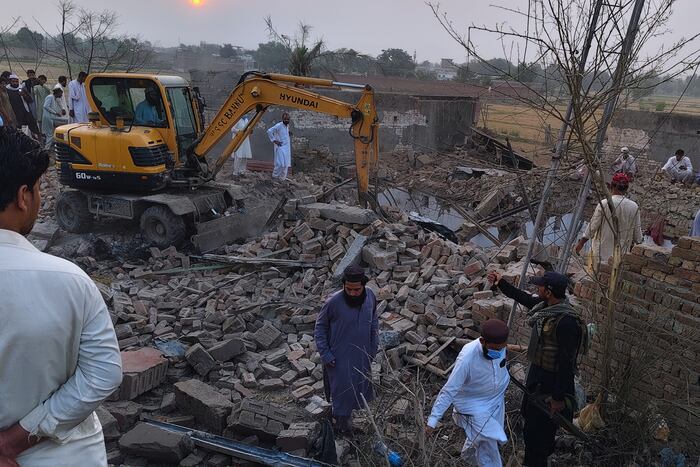 Death toll rises to 14 in a Pakistan suicide attack claimed by a ...