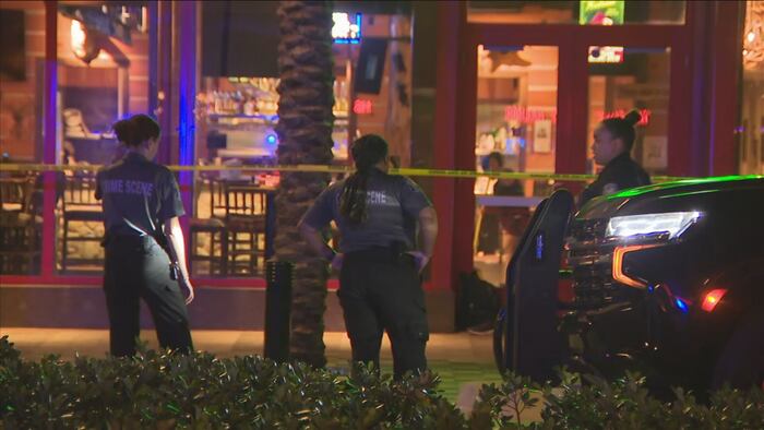 1 injured in stabbing near Hollywood food hall