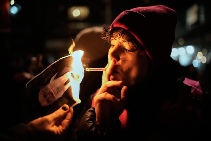 She lit a cigarette, set a photo afire — and became a symbol of ...