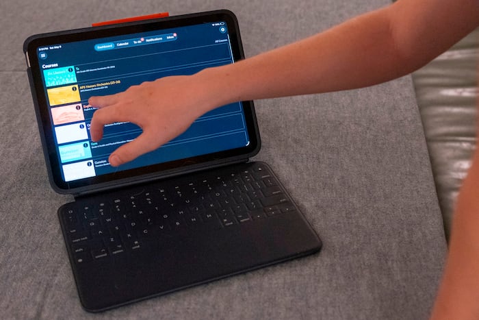 America’s schools face a backlash on digital devices as screens ...