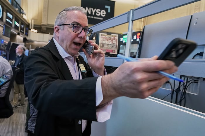 US stocks drift after oil prices ease and Big Tech stocks fall