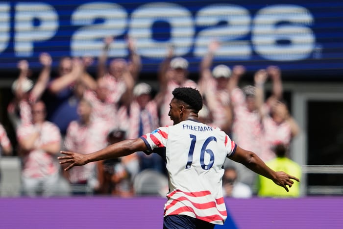US reaches World Cup knockout round and wins its group with 2nd ...