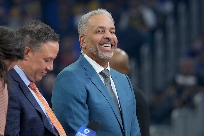 Dell Curry finally getting his No. 30 jersey retired by Charlotte