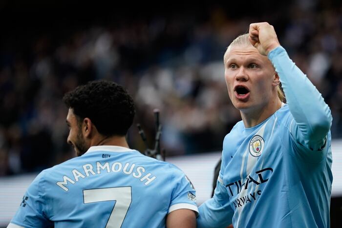 Man City closes gap on Arsenal and Liverpool fans boo more dropped ...